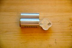ABUS 83 - Lockwiki
